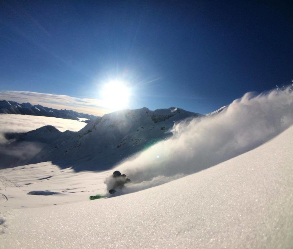 8 tricks to keep your goggles clean while heli-skiing | Stories - CMH ...